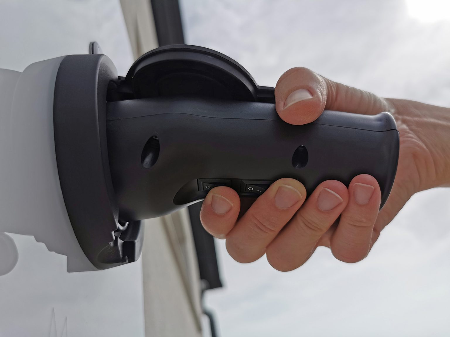 [AC01+] Type 2 to Type E / F (1 x 16A) + WiFi - Metron Shop